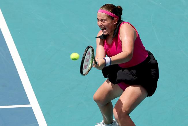 VS.lv: Ostapenko cieš sakāvi pret itālieti un izstājas no Maiami turnīra