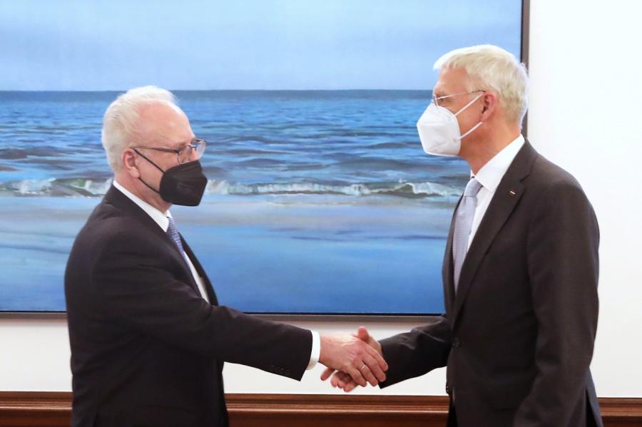 VS.lv: Kariņš: Ja nevar vienoties par sankcijām, jēgas senioru ...