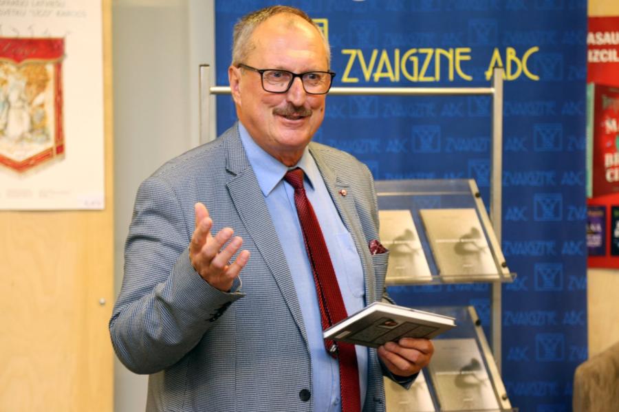 VS.lv: Rakstnieks Kļavis pārsūdz sev nelabvēlīgo spriedumu strīdā pret VKKF