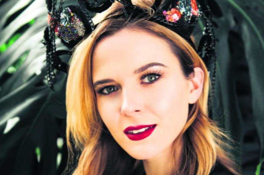 VS.lv: Folkloras dziedātāja Asnate Rancāne bērnībā dzīvoja raganai kaimiņos