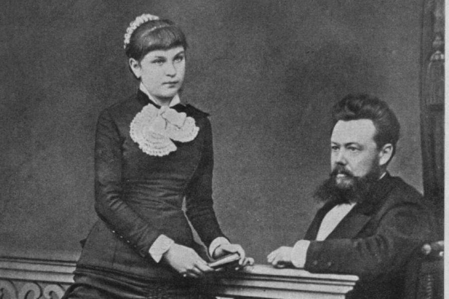 VS.lv: Filantropu Kristapu Morbergu pieminēs ar priekšnesumu «Māmuļā ...